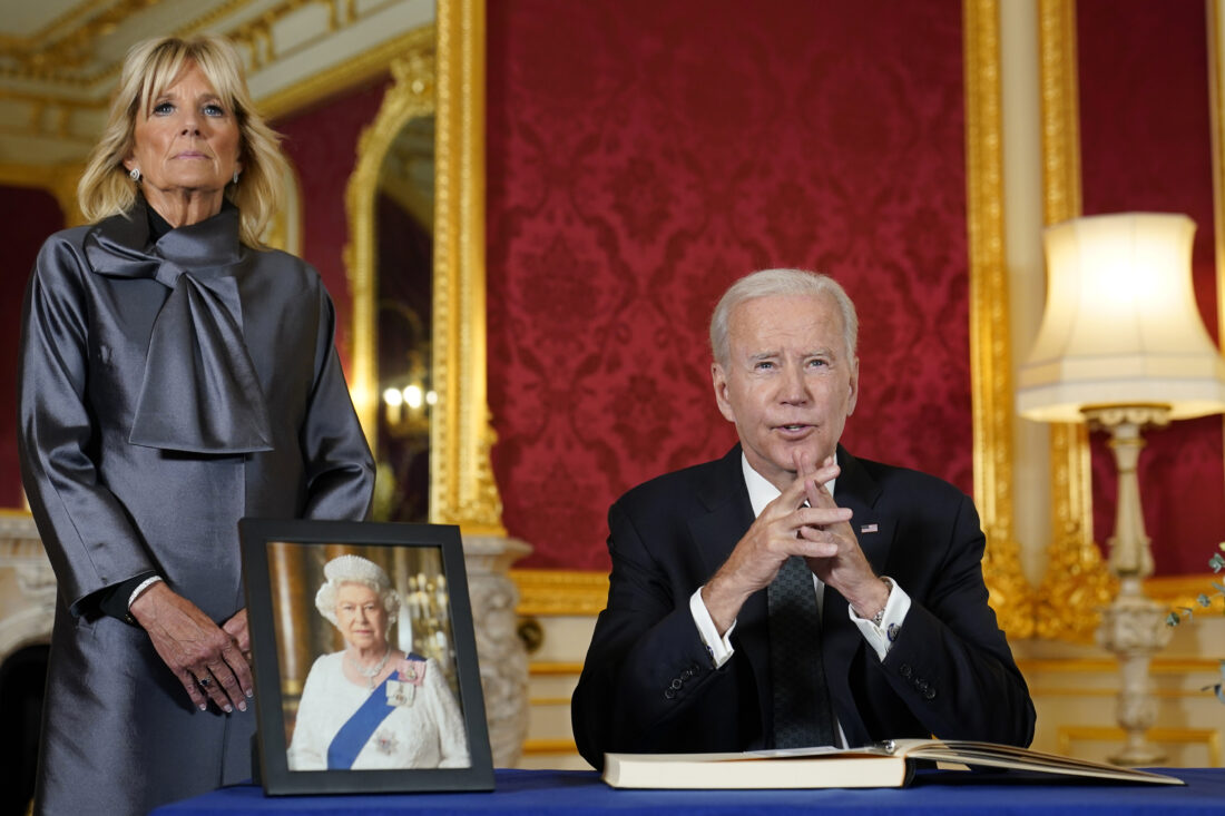 Bidens among thousands paying respects to Queen Elizabeth II | News ...